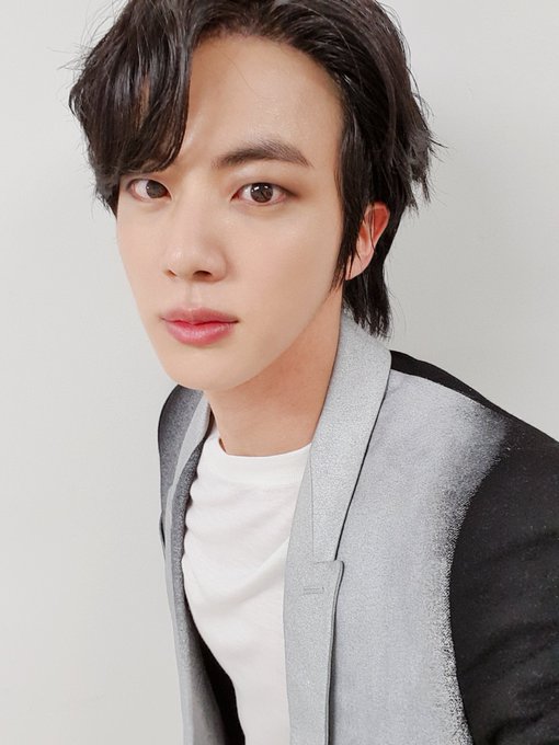 앞머리 동그랗게 자르고 한층 귀여워진 방탄소년단 진 근황 디스패치 뉴스는 팩트다