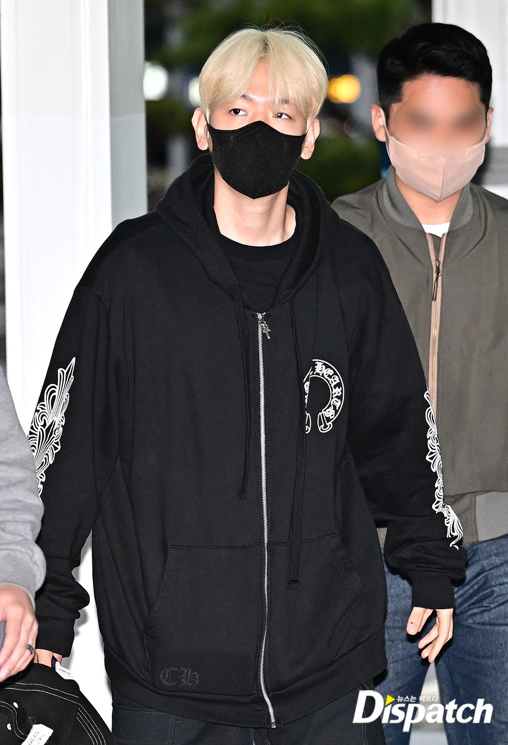 현장포토 비주얼 눈부셔 백현 카리스마 출국 디스패치 뉴스는 팩트다