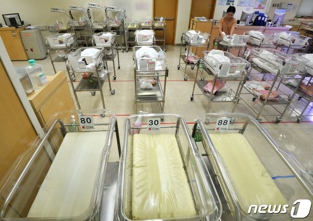평생 아이 1명도 안낳는다…합계출산율 2년 연속 0명대 Snsfeed 제휴콘텐츠 제공 실시간 핫이슈