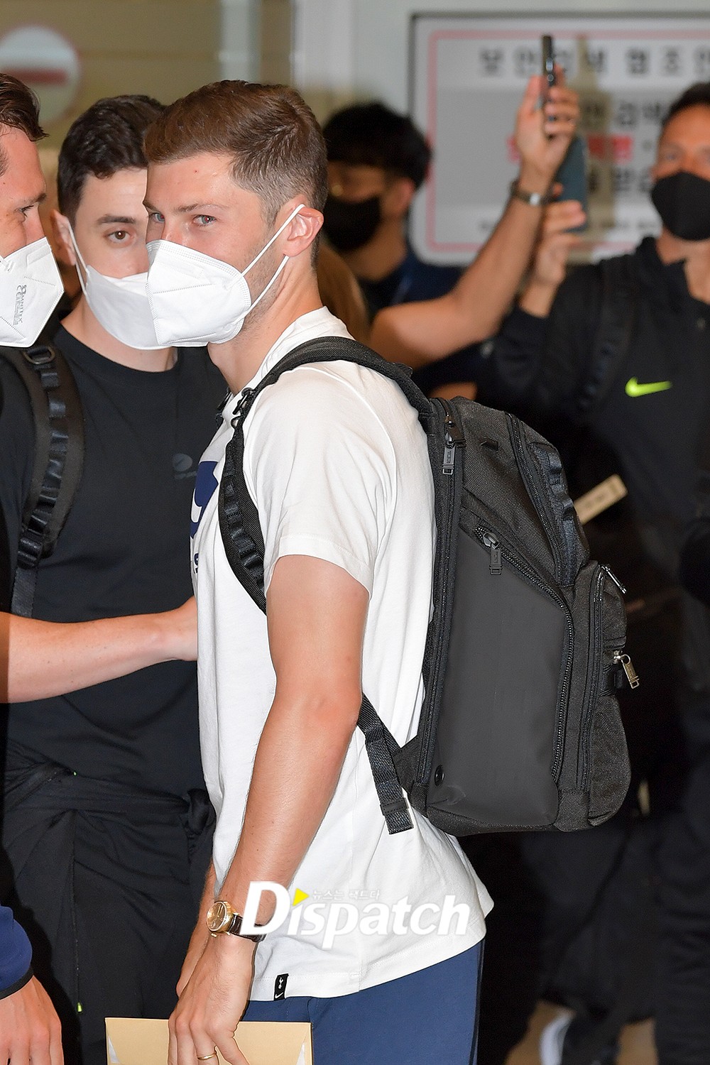 [현장포토] “눈만 봐도 설렘”…벤 데이비스, 심쿵 눈맞춤 | 디스패치 | 뉴스는 팩트다!