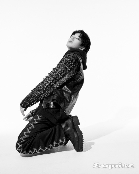 Seventeen's Wonwoo unveils Esquire magazine photoshoots | DIPE.CO.KR