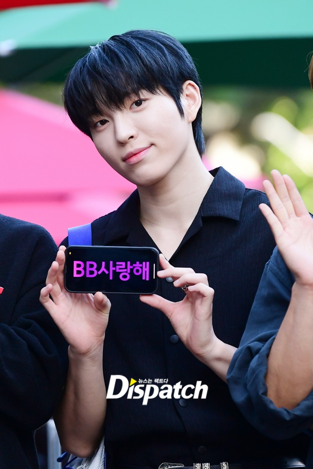 [현장포토] "BB에게 프로포즈"...희찬, 심쿵 이벤트 (다크비) | 디스패치 | 뉴스는 팩트다!