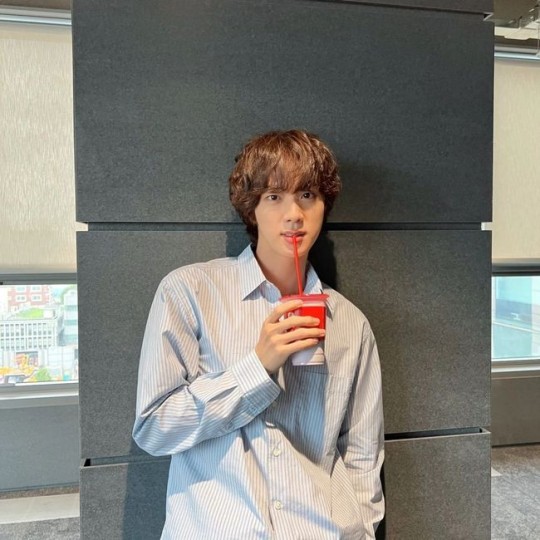 BTS' Jin makes a regular day into a magazine pictorial | DIPE.CO.KR