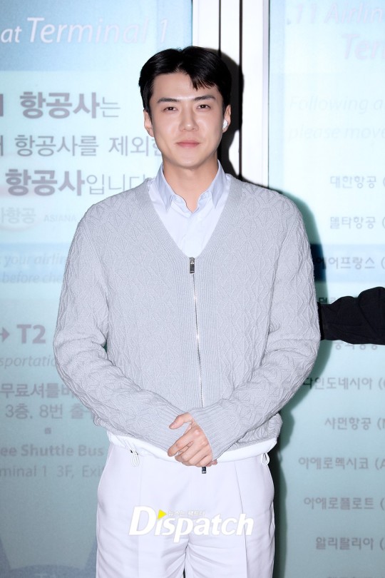 Exo's Sehun spotted at airport before departure | DIPE.CO.KR