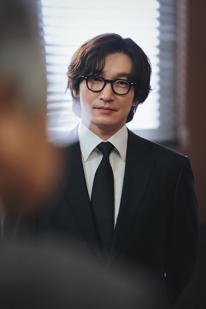 조승우 괴짜 변호사로 변신…‘신성한 이혼 캐릭터 스틸 디스패치 뉴스는 팩트다