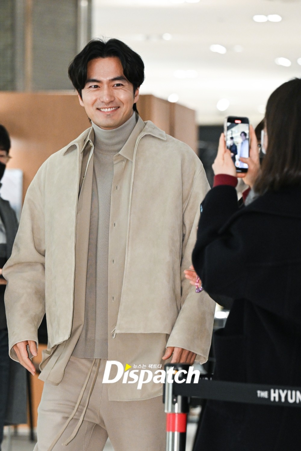 Exo's Sehun spotted at airport before departure | DIPE.CO.KR