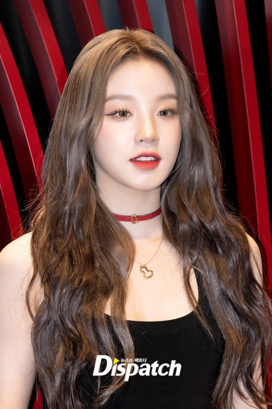 [Photo] "Into the snow"...Yuqi, the enchanting cat's eyes | DIPE.CO.KR