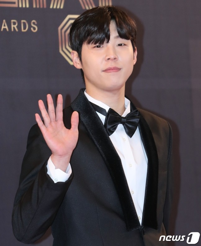 檢 허위 뇌전증 병역비리 배우 송덕호 징역 1년 구형…잘못된 선택했다 Snsfeed 제휴콘텐츠 제공 실시간 핫이슈