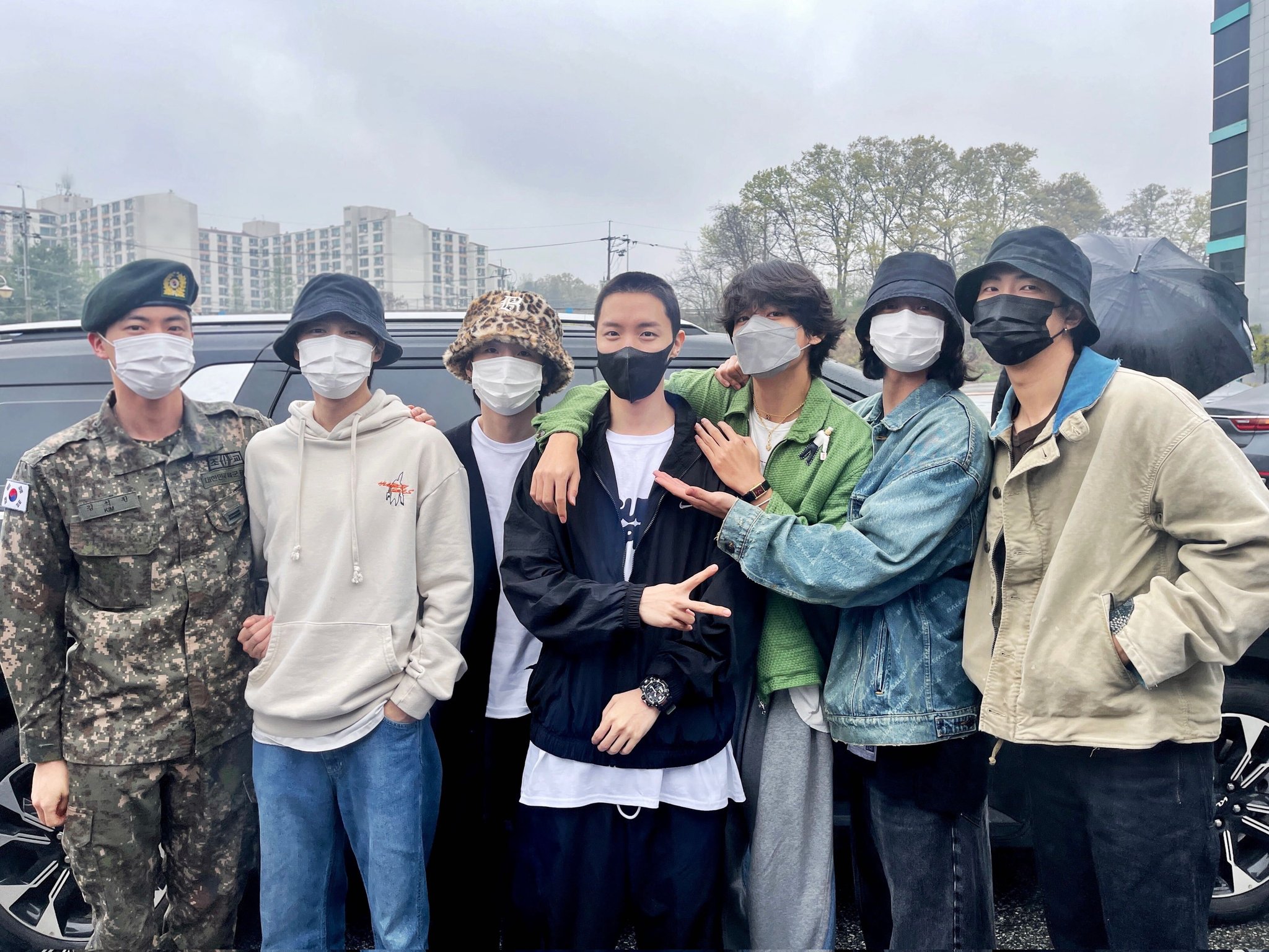 "BTS 완전체 in 36사단"…제이홉, 신병교육대 입소 | 디스패치 | 뉴스는 팩트다!