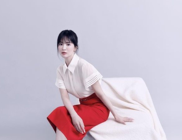 Song Hye-Kyo models new collection for MICHAA | DIPE.CO.KR