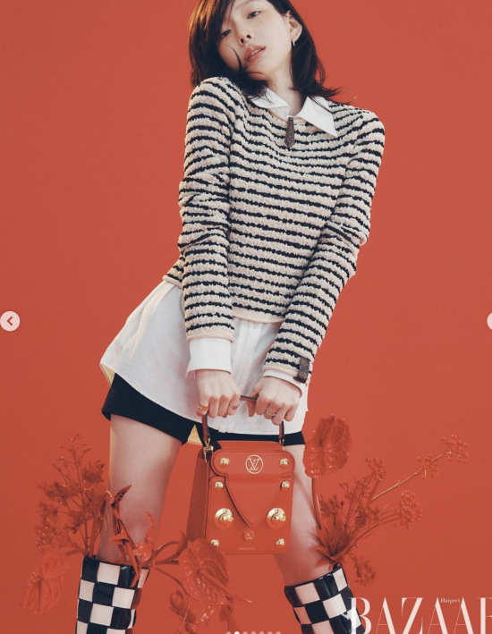 Taeyeon, the piercing on her lips dreamy photohoot | DIPE.CO.KR