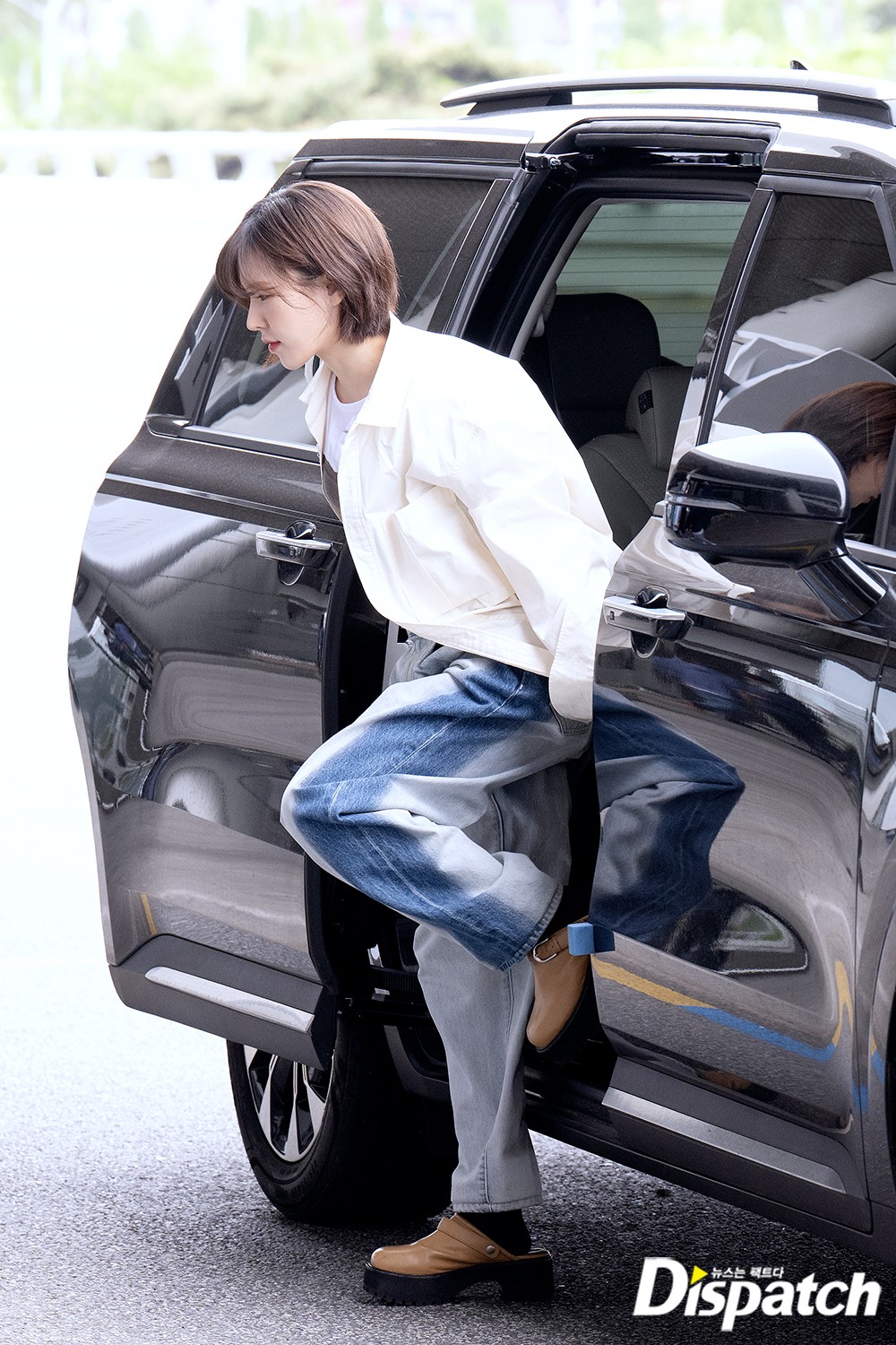 Red Velvet wave for cameras at airport | DIPE.CO.KR