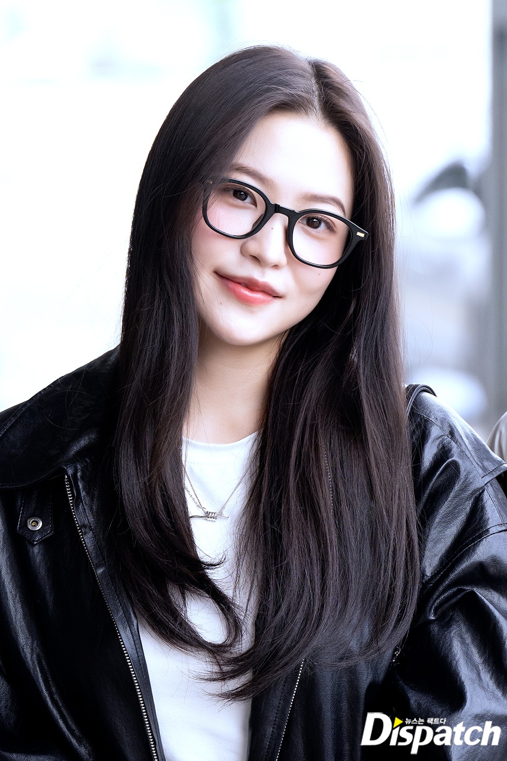 Red Velvet wave for cameras at airport | DIPE.CO.KR