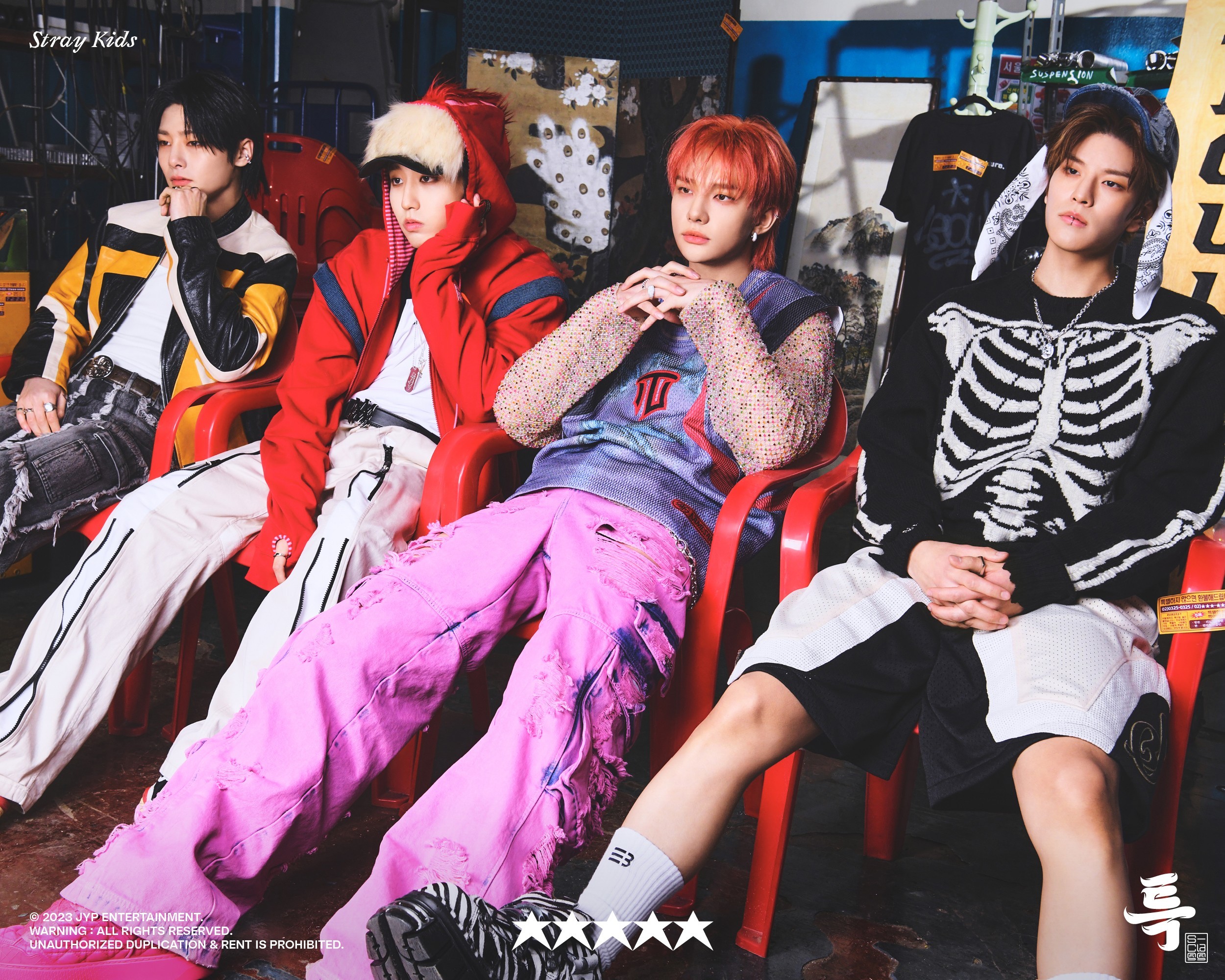 스트레이 키즈, 독특한 콘셉트…"유일무이한 개성, ★★★★★" | 디스패치 | 뉴스는 팩트다!