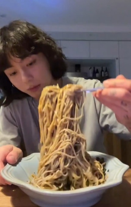 Bts Jung Kooks Buldak Mayo Perilla Oil Buckwheat Noodles Recipe Dipe