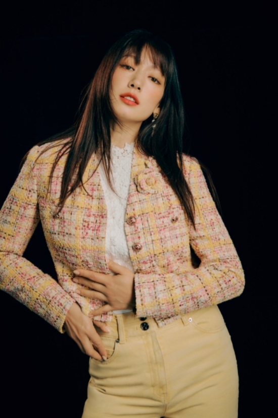 Park Shin-hye's Photoshoot, a Radiant 'Spring Muse' | DIPE.CO.KR