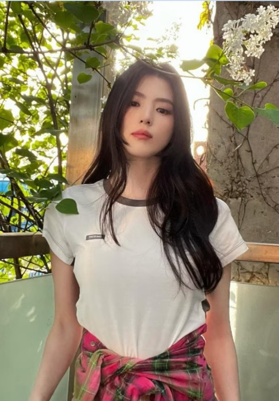 Han So-hee Returns With Bright Smile | DIPE.CO.KR