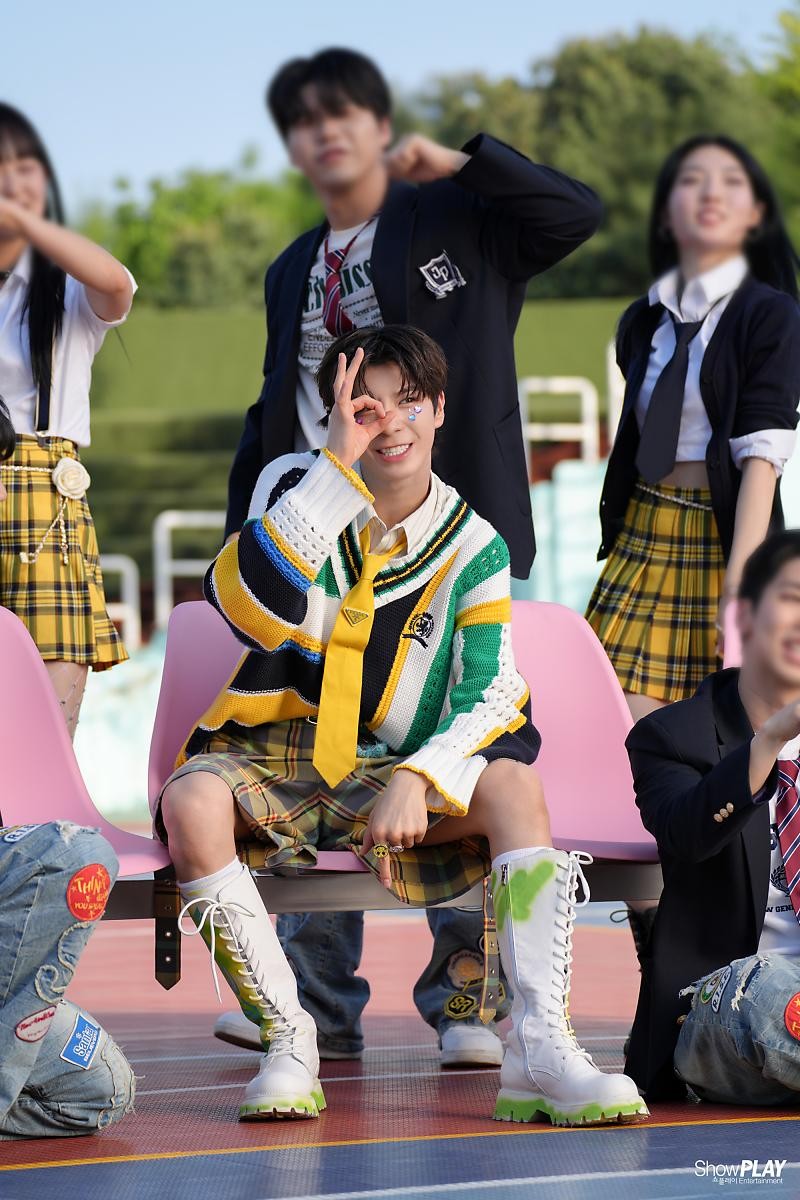 JD1, 신곡 MV 비하인드컷..."발랄하고, 시크하다" | 디스패치 | 뉴스는 팩트다!