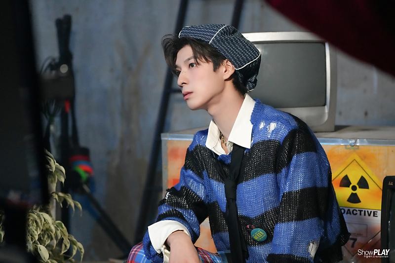 JD1, 신곡 MV 비하인드컷..."발랄하고, 시크하다" | 디스패치 | 뉴스는 팩트다!