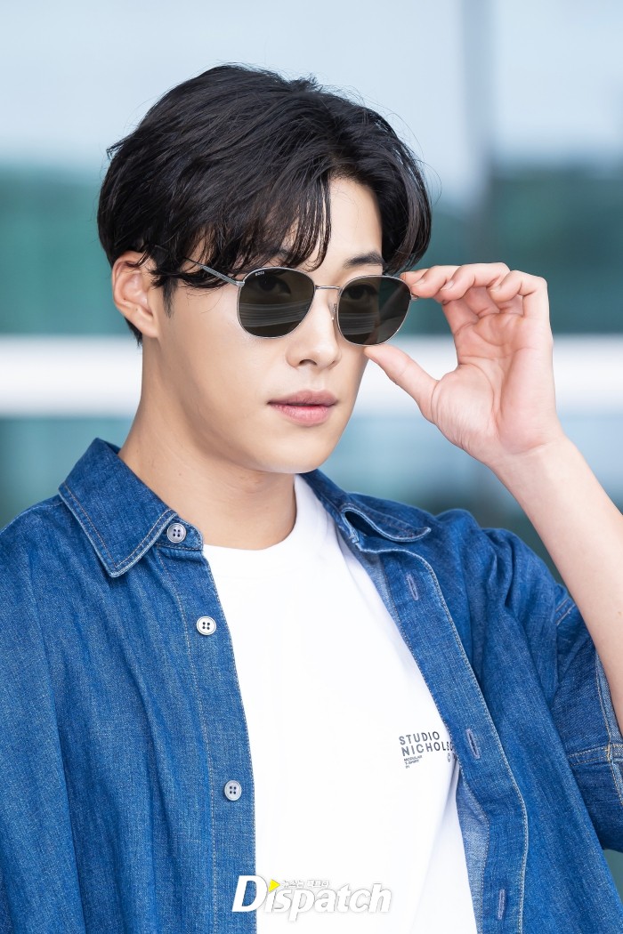 Actor Woo Do-Hwan makes airport his runway | DIPE.CO.KR
