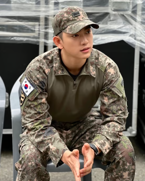 Jinyoung de GOT7 completa el servicio militar - Kpop España