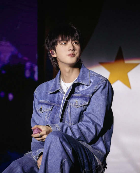 Seokjin is 'Happy with ARMY'... Jin's True Happiness | DIPE.CO.KR