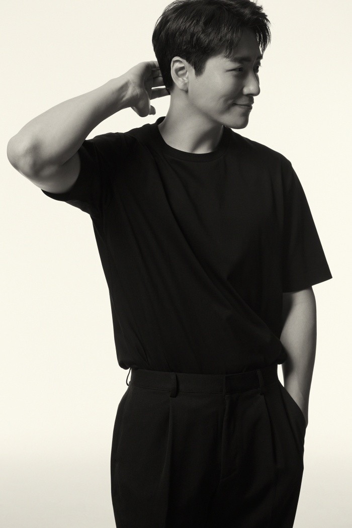 Interview] Lee Jun-hyuk: "Why Did It Take So Long for Me to Do Rom-Coms?" | DIPE.CO.KR