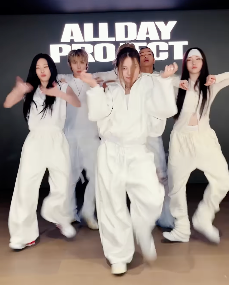 ALLDAY PROJECT Makes Explosive Entrance with 'FAMOUS'—"The Charm of a Co-ed Group" | DIPE.CO.KR