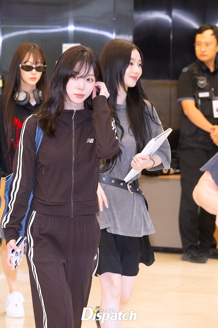 [현장포토] "옆선도 우월해"...카리나, 각도무시 꽃미모 | 네이트 판