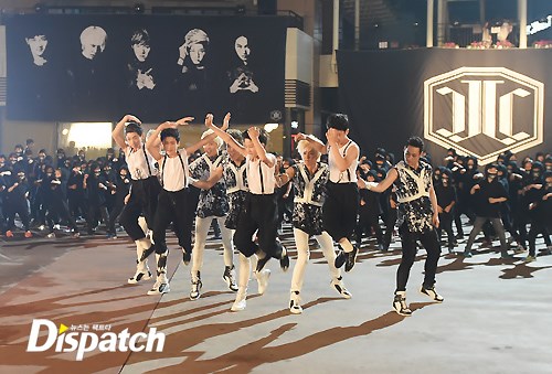 300명이 춤을 춘다, 빙빙빙"…JJCC, 역대 최다인원 M/V | 디스패치 | 뉴스는 팩트다!