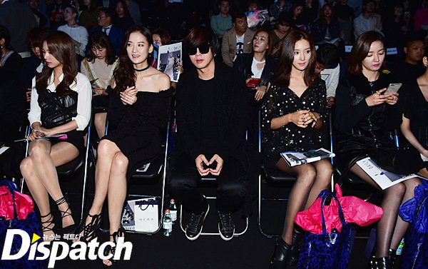 [HSFW] "미녀 사이 나홀로"…윤도현, 수줍은 락커 | 디스패치 | 뉴스는 팩트다!