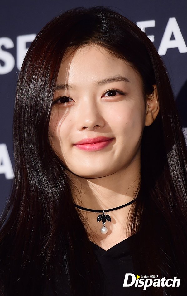 [HSFW] "취.향.저.격"…김유정, 달콤 눈웃음 | 디스패치 | 뉴스는 팩트다!