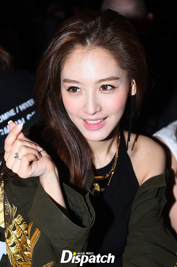 [HSFW] "섹시 VS 깜찍"…재경·허영지, 걸그룹 애교戰 | 디스패치 | 뉴스는 팩트다!