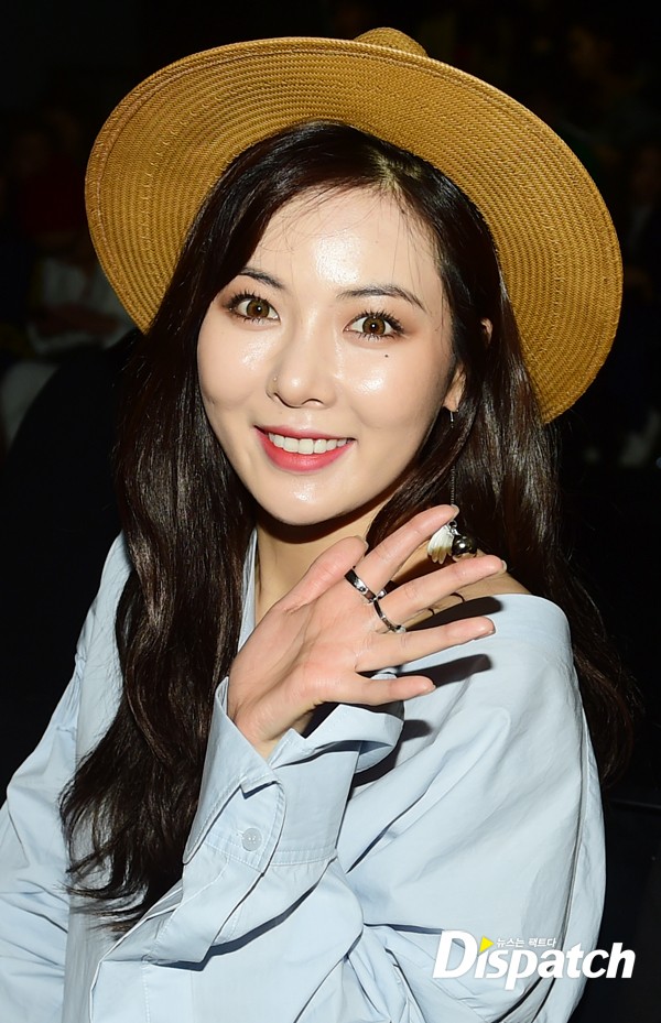 [HSFW] "섹시 봄처녀"…현아, 해맑은 미소 | 디스패치 | 뉴스는 팩트다!